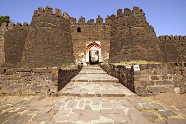 Daulatabad Fort History, Images, Timings, Entry Fee Information ...